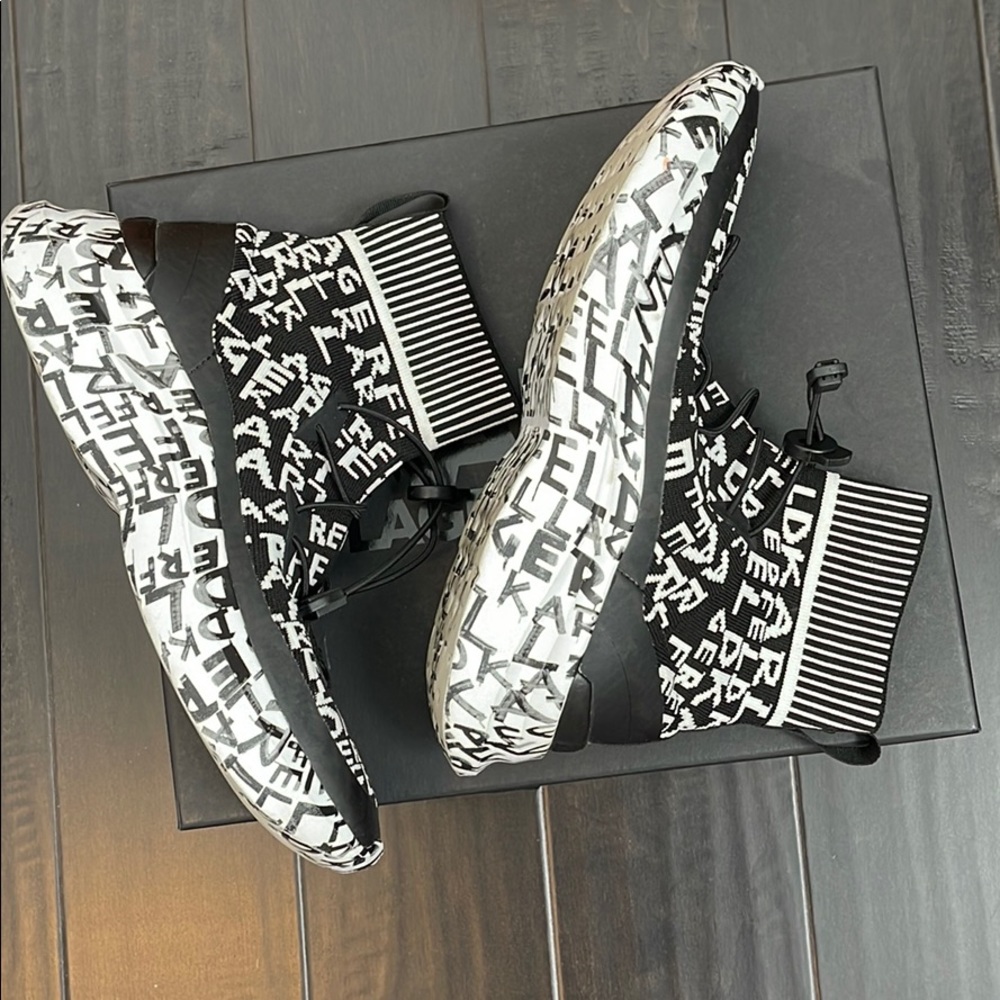 Karl Lagerfeld Skyline Graffiti Pull On Sneaker - Gem